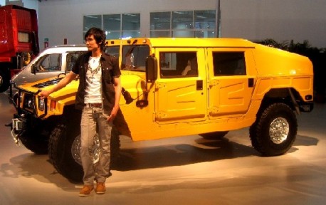 A black Dongfeng 'Hummer' police car in China - CarNewsChina.com