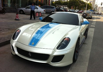 Ferrari 599 GTO in white & blue in China - CarNewsChina.com
