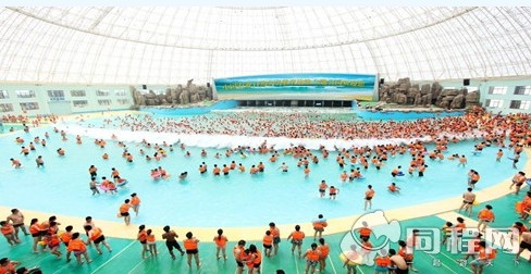 Mega swimming pool in China offers "Tsunami Experience" - CarNewsChina.com