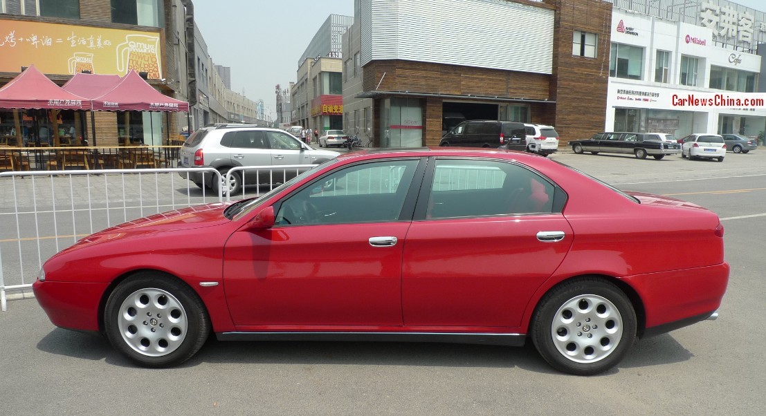 Spotted in China: Alfa Romeo 166 in Red - CarNewsChina.com